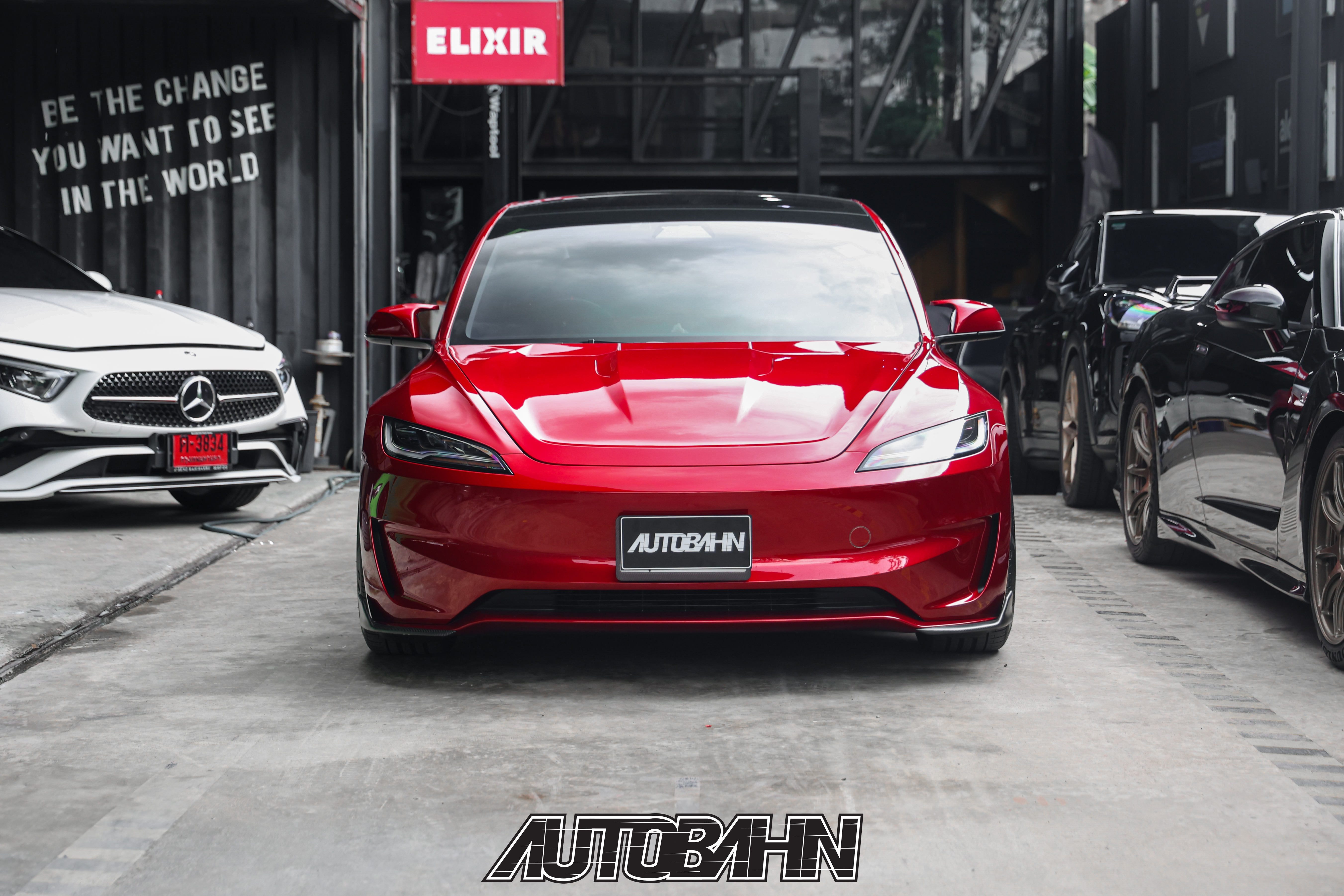 Tesla Model 3 Highland ฝากระโปรงหน้า Robot Craftsman | Autobahn Thailand